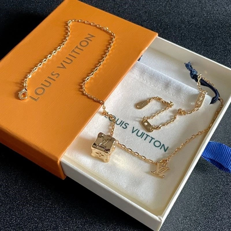 Cut-rate Louis Vuitton Necklaces