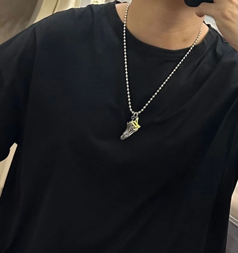 Accurate model Louis Vuitton Necklaces