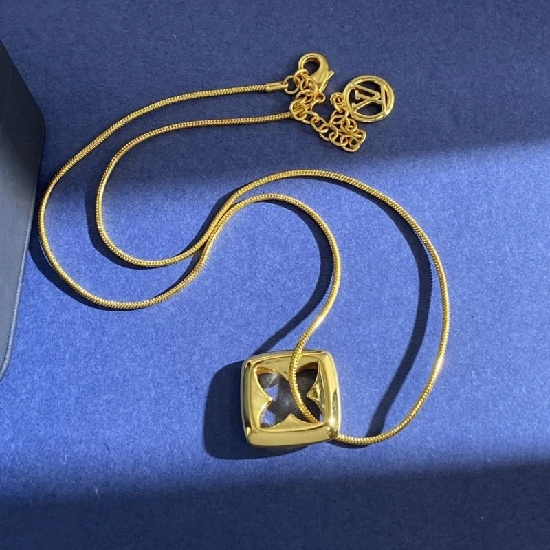 Bargain Louis Vuitton Necklaces