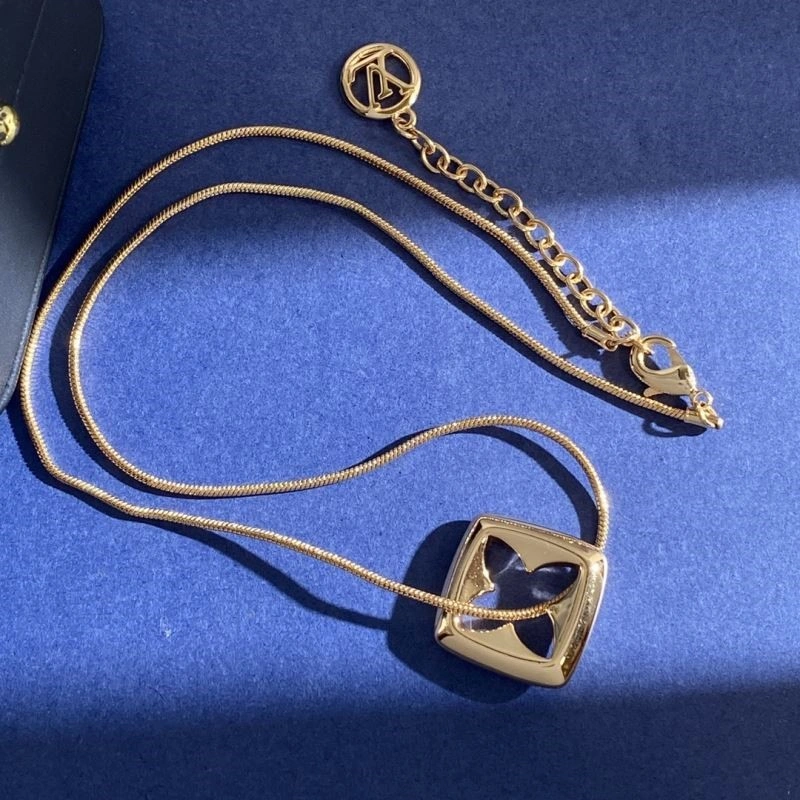 Bargain Louis Vuitton Necklaces