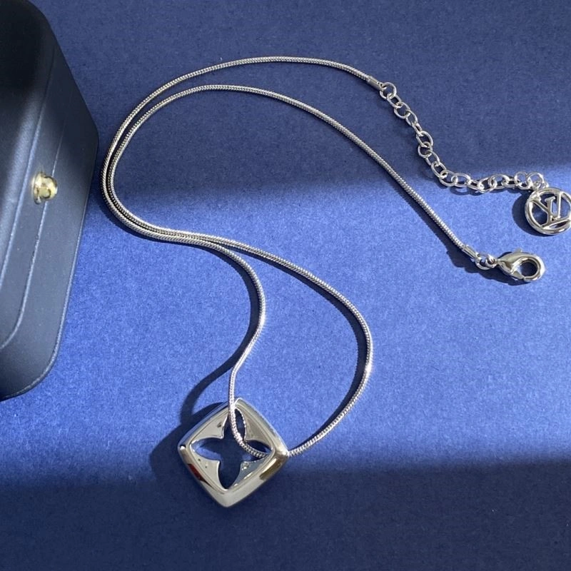 Bargain Louis Vuitton Necklaces