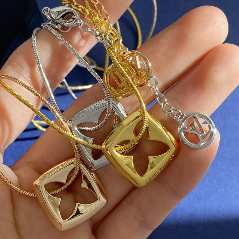 Bargain Louis Vuitton Necklaces