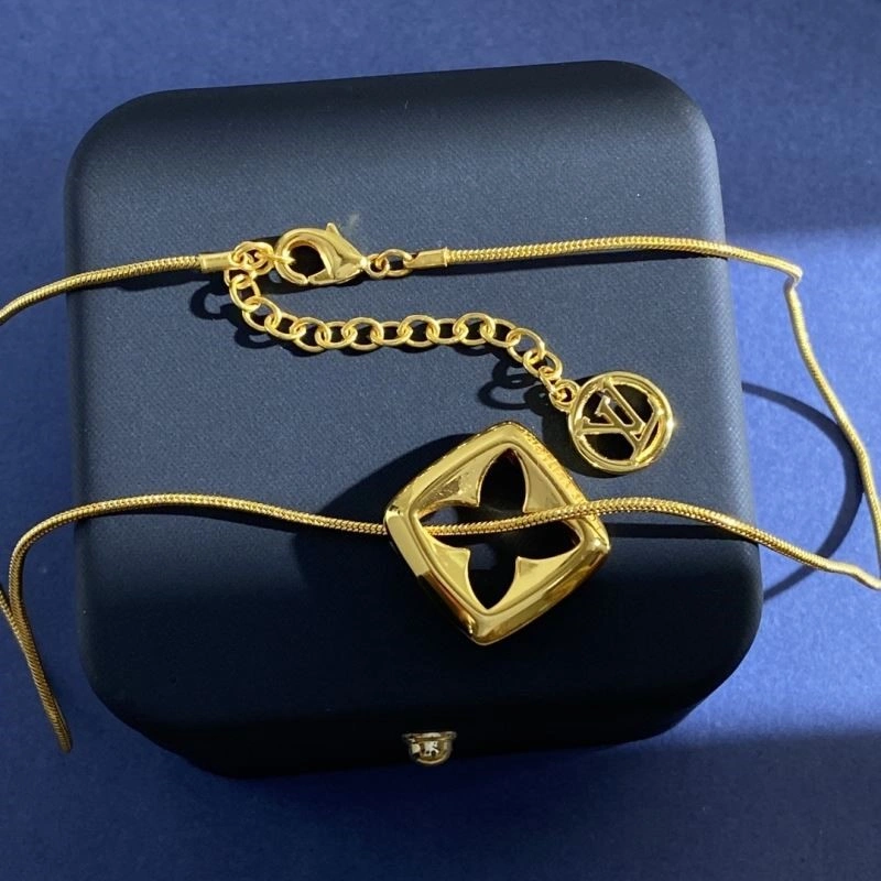 Bargain Louis Vuitton Necklaces