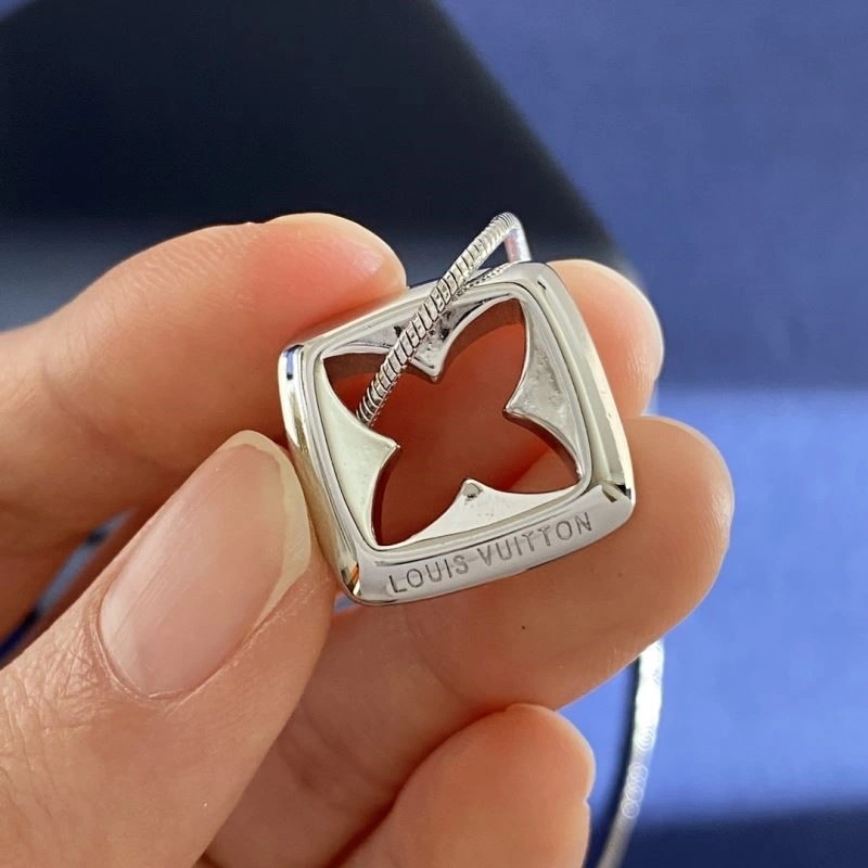Bargain Louis Vuitton Necklaces