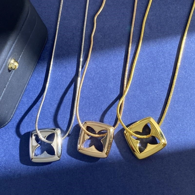 Bargain Louis Vuitton Necklaces