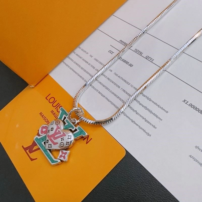 Top mirror Louis Vuitton Necklaces