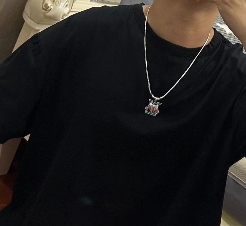 Top mirror Louis Vuitton Necklaces