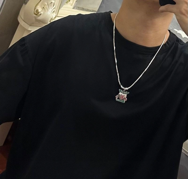 Top mirror Louis Vuitton Necklaces
