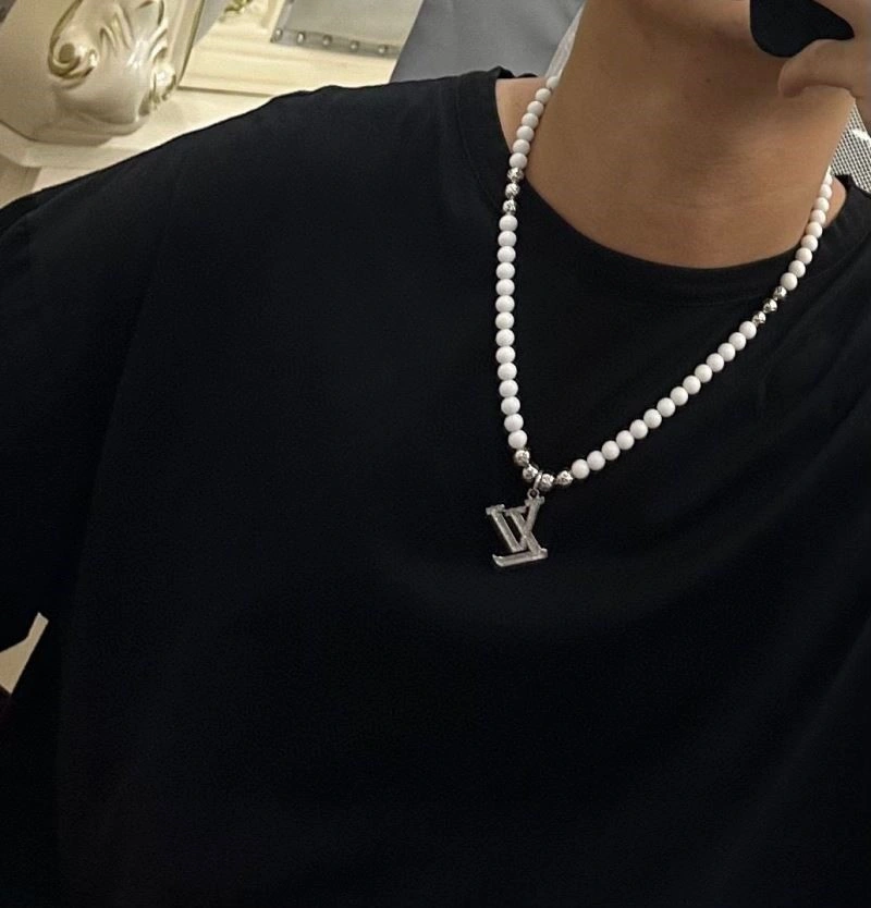 Top mirror Louis Vuitton Necklaces