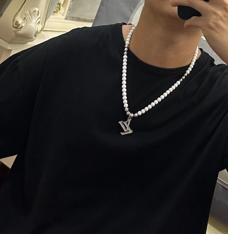 Top mirror Louis Vuitton Necklaces