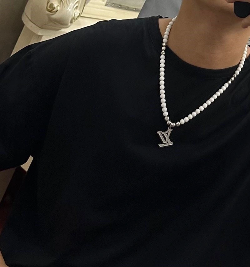 Top mirror Louis Vuitton Necklaces