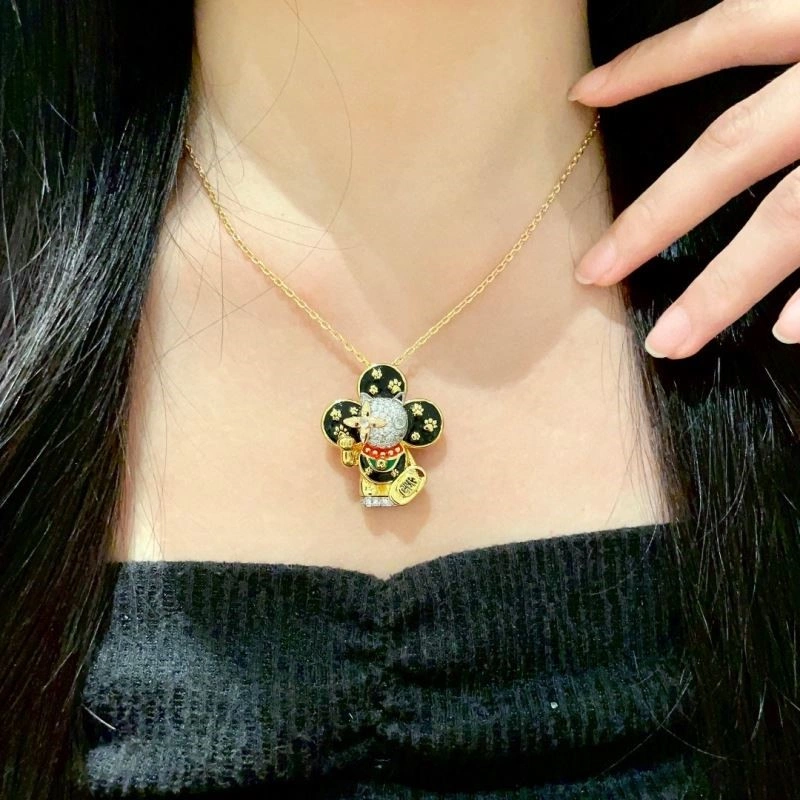 Louis Vuitton Necklaces