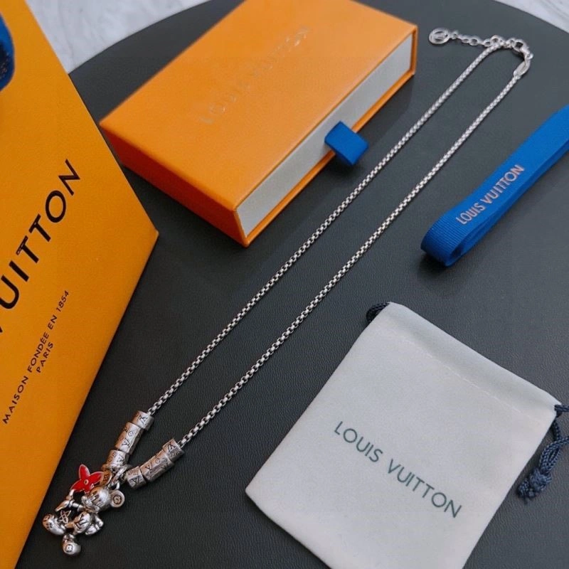 Bargain Louis Vuitton Necklaces