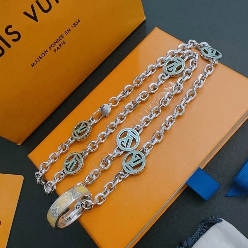 Bargain Louis Vuitton Necklaces
