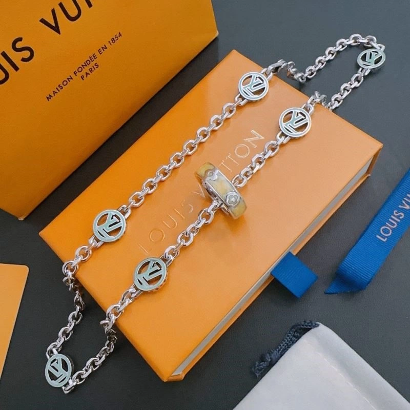 Bargain Louis Vuitton Necklaces