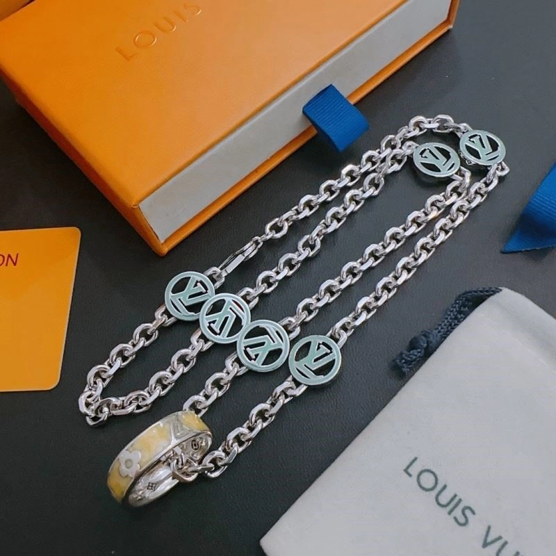 Bargain Louis Vuitton Necklaces