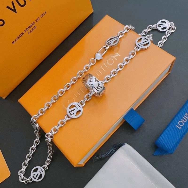 Low-cost Louis Vuitton Necklaces