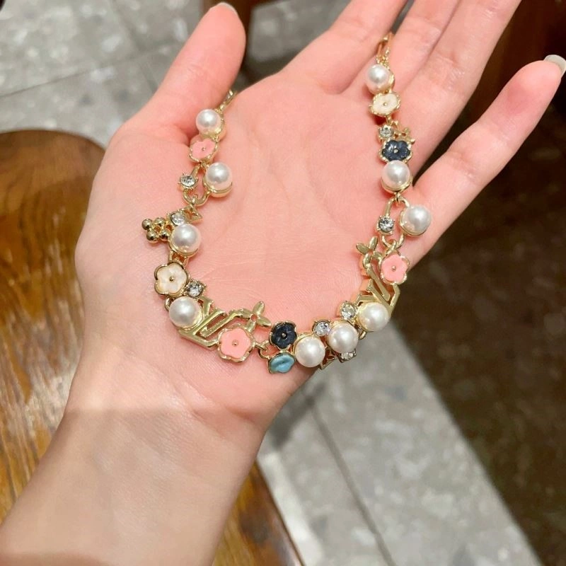 Inexpensive Louis Vuitton Necklaces