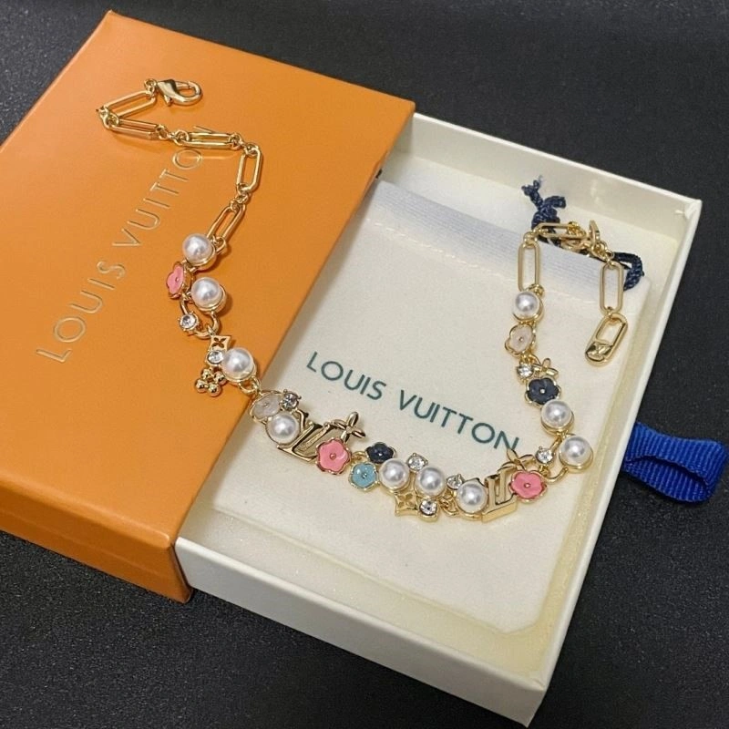 Inexpensive Louis Vuitton Necklaces