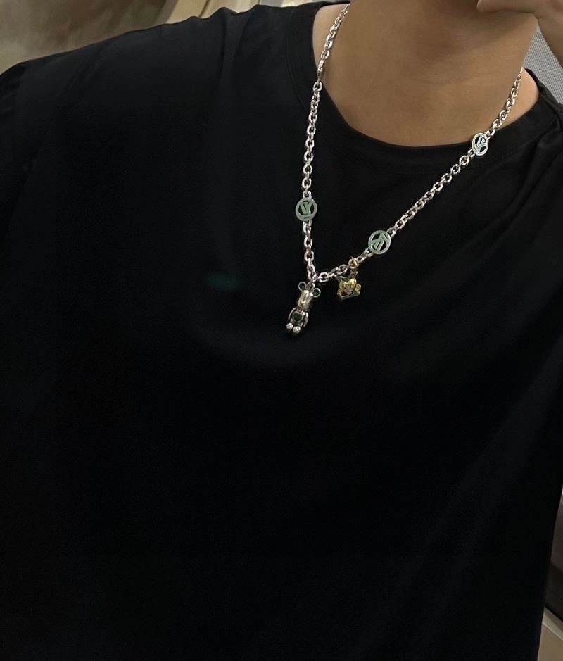 Brand-authenticated Louis Vuitton Necklaces