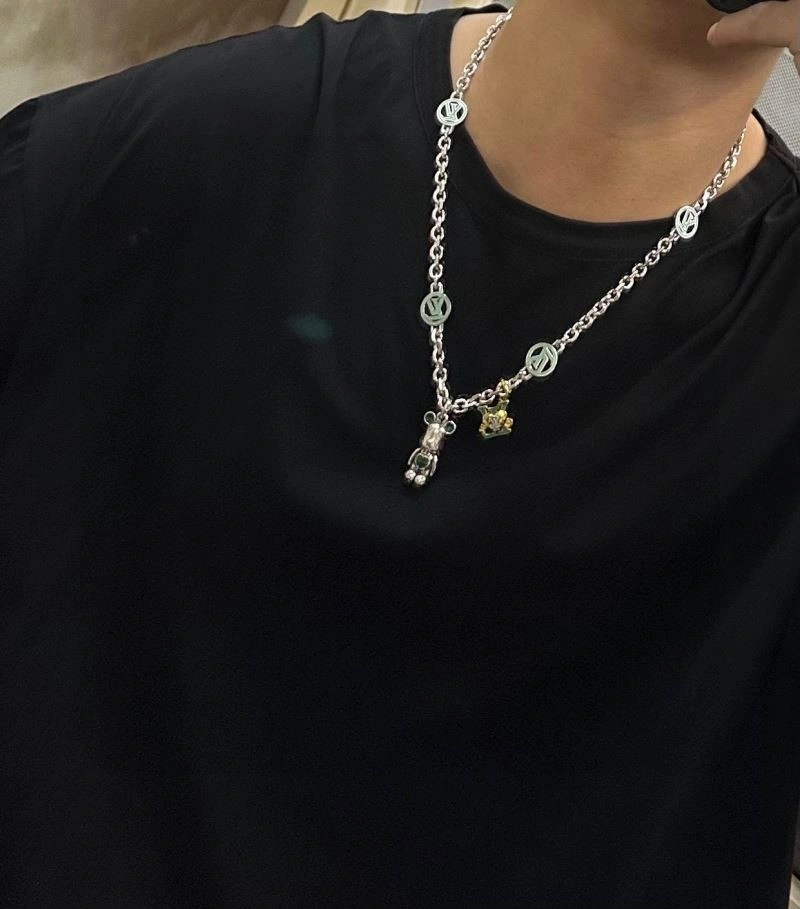 Brand-authenticated Louis Vuitton Necklaces