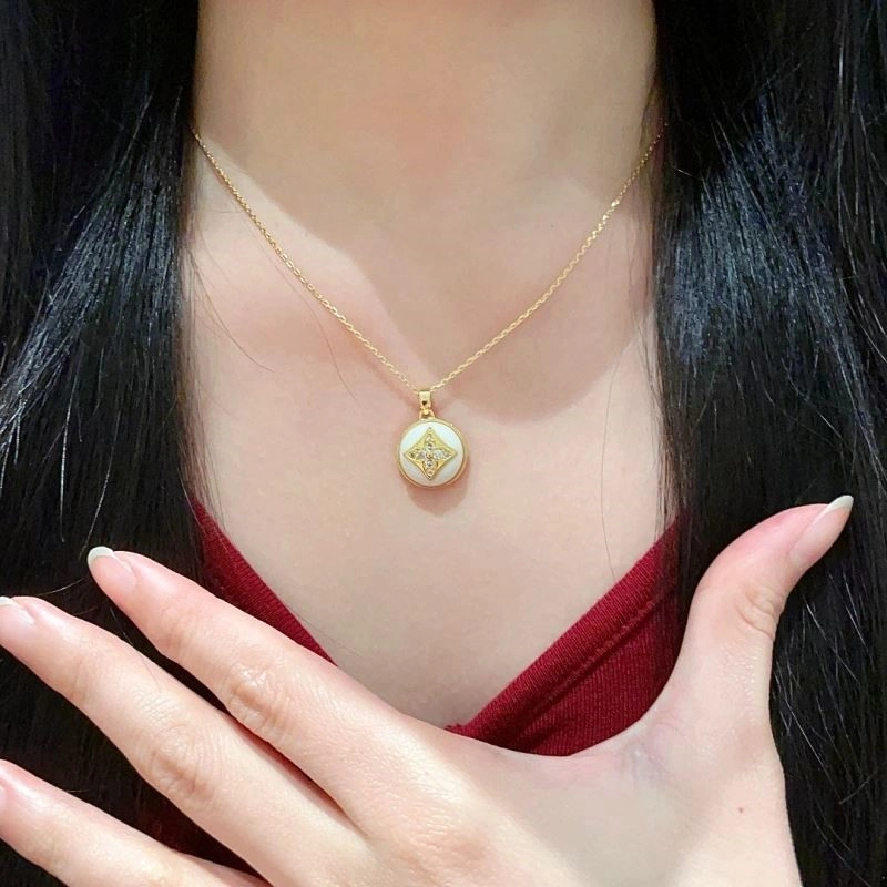 Bargain Louis Vuitton Necklaces