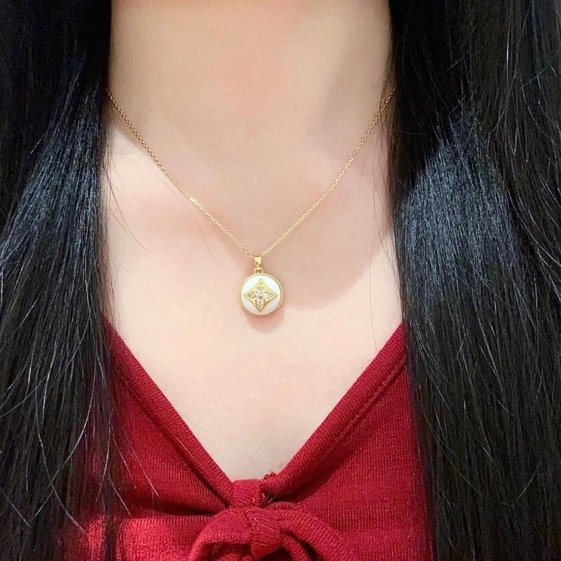 Bargain Louis Vuitton Necklaces