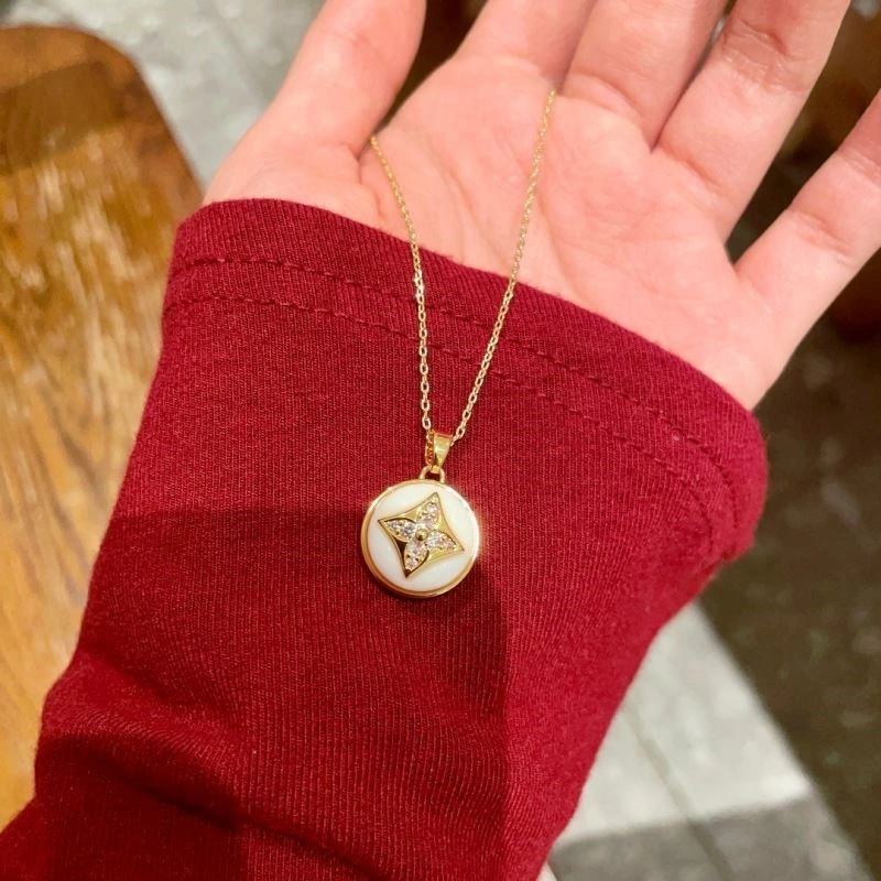 Bargain Louis Vuitton Necklaces