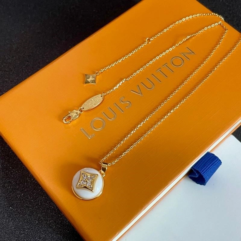Bargain Louis Vuitton Necklaces