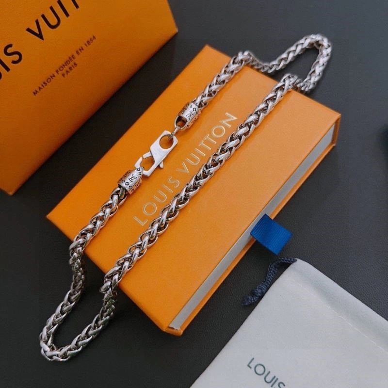 Accurate model Louis Vuitton Necklaces