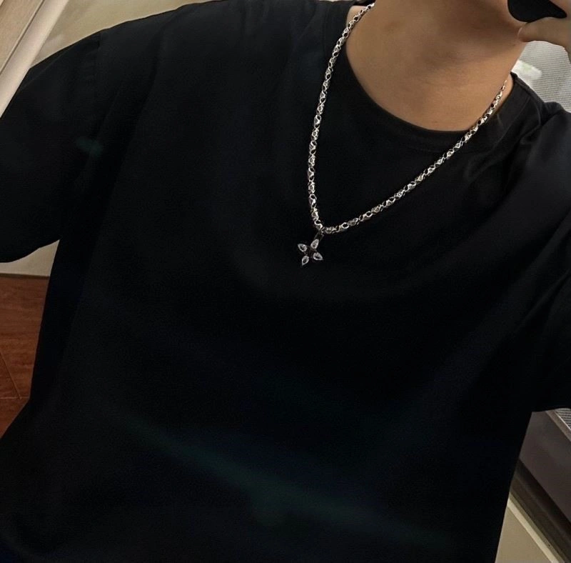 Inexpensive Louis Vuitton Necklaces