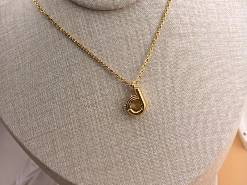Accurate model Louis Vuitton Necklaces