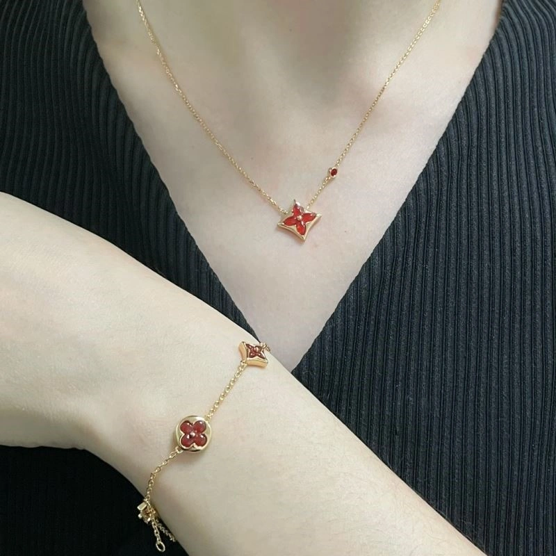 Bargain Louis Vuitton Necklaces