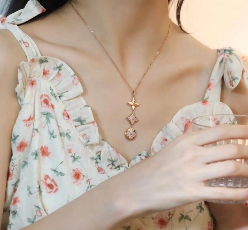 Official Louis Vuitton Necklaces