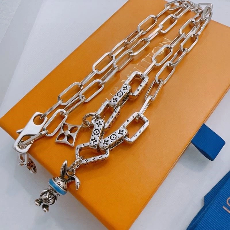 Official Louis Vuitton Necklaces
