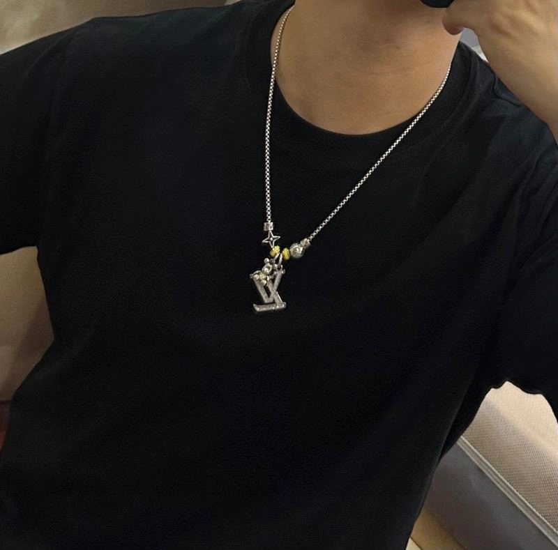 Top mirror Louis Vuitton Necklaces