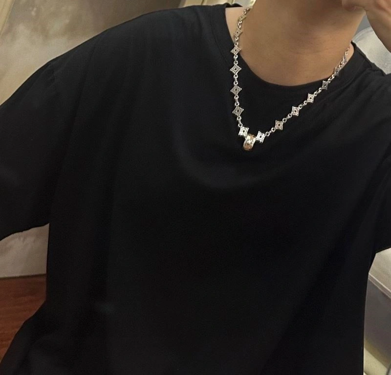 Cut-rate Louis Vuitton Necklaces