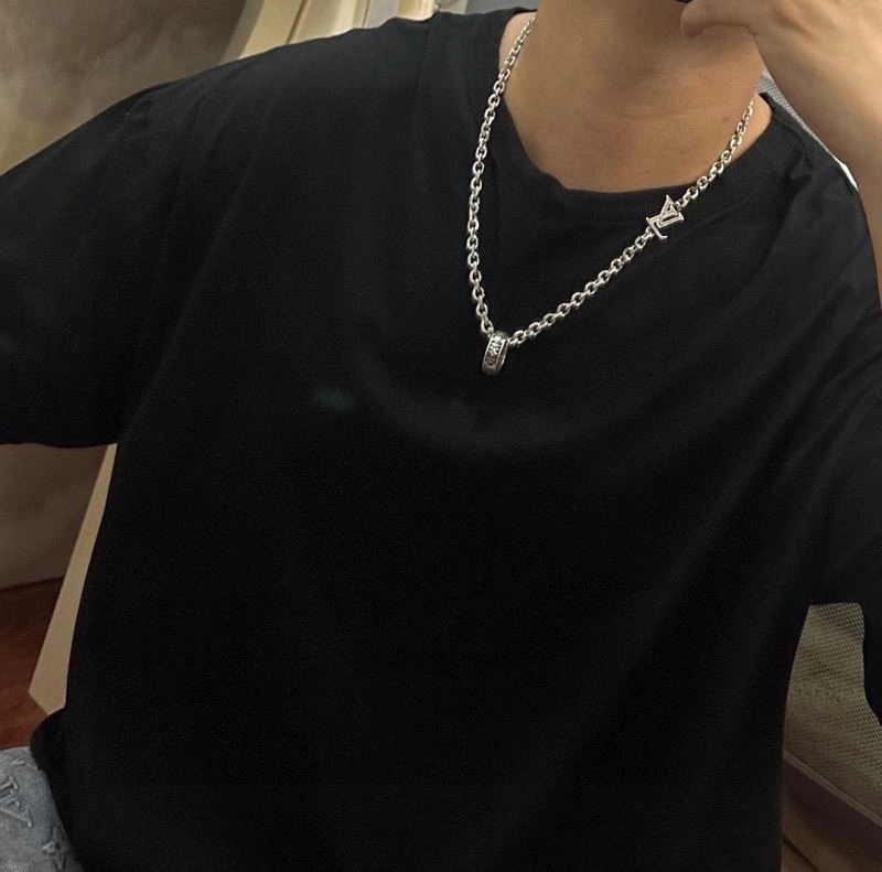 Inexpensive Louis Vuitton Necklaces