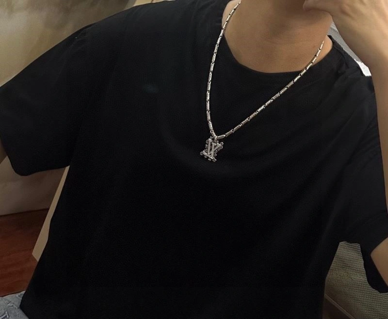 Brand-authenticated Louis Vuitton Necklaces
