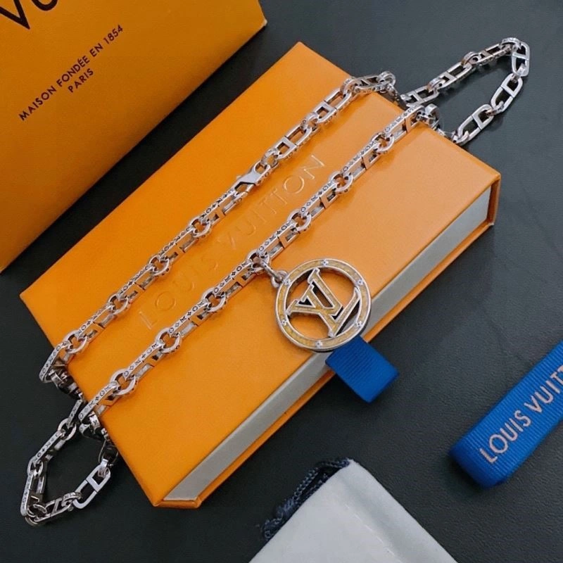 Top mirror Louis Vuitton Necklaces