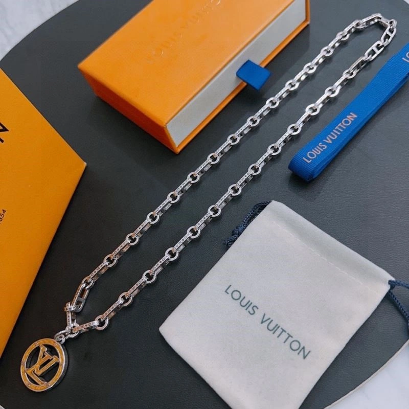 Top mirror Louis Vuitton Necklaces