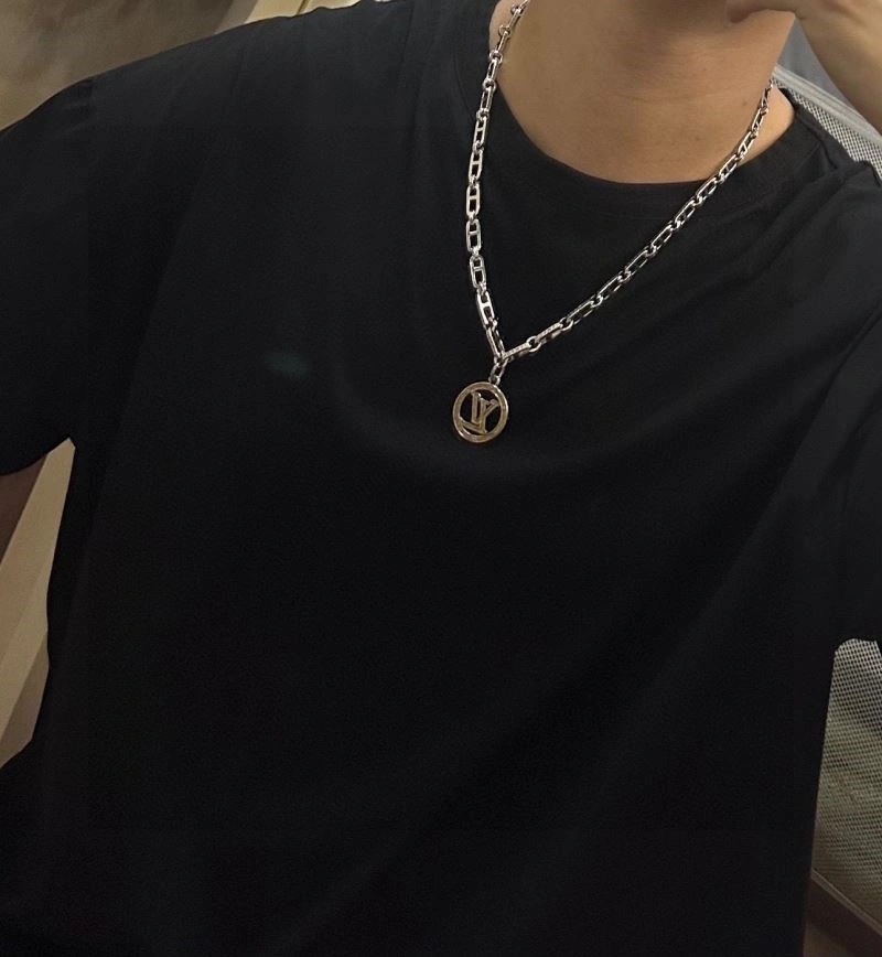 Top mirror Louis Vuitton Necklaces
