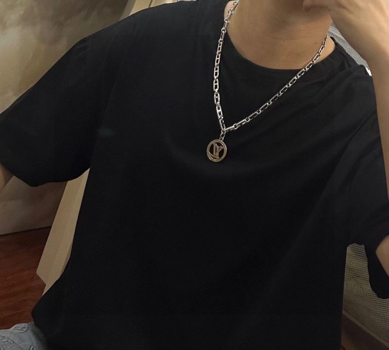 Top mirror Louis Vuitton Necklaces