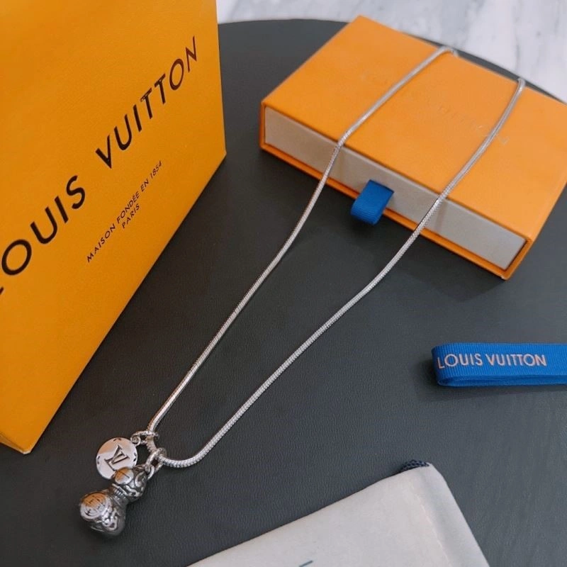 Bargain Louis Vuitton Necklaces