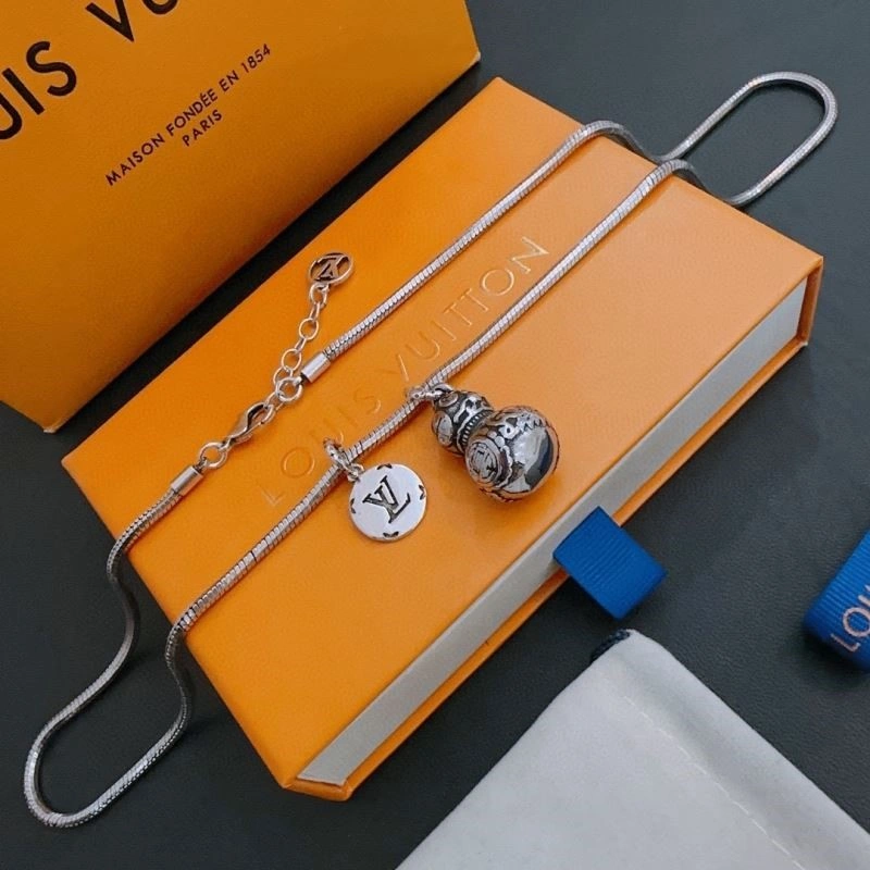 Bargain Louis Vuitton Necklaces