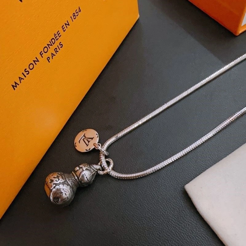 Bargain Louis Vuitton Necklaces