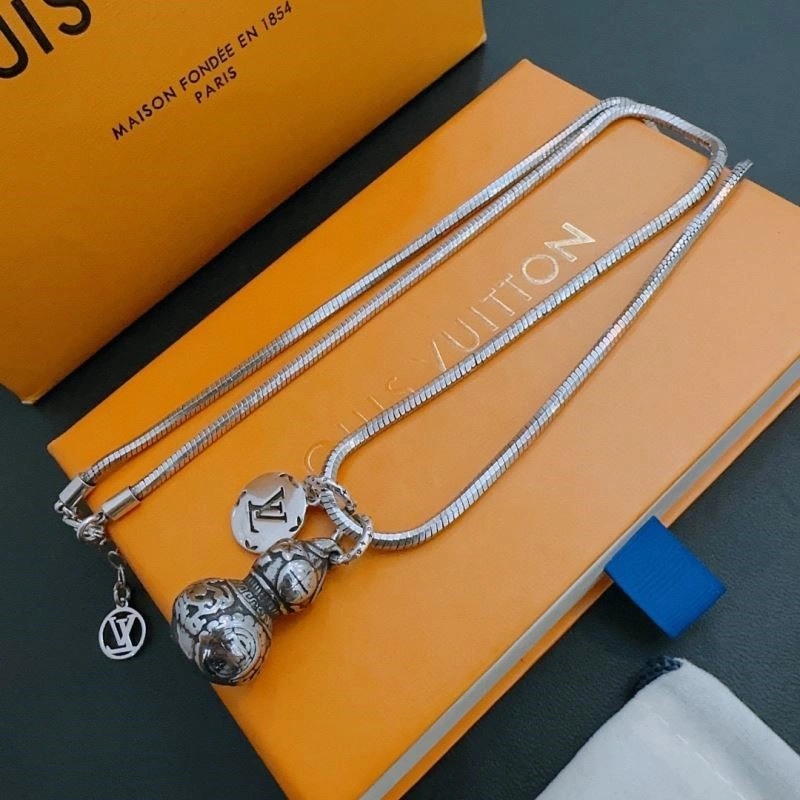 Bargain Louis Vuitton Necklaces