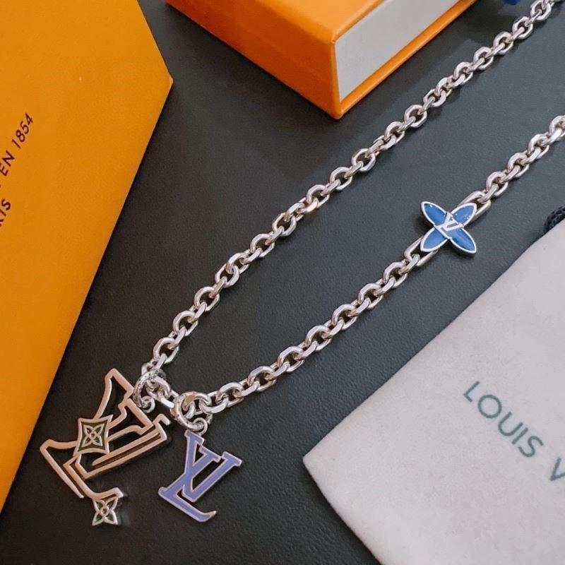 Official Louis Vuitton Necklaces