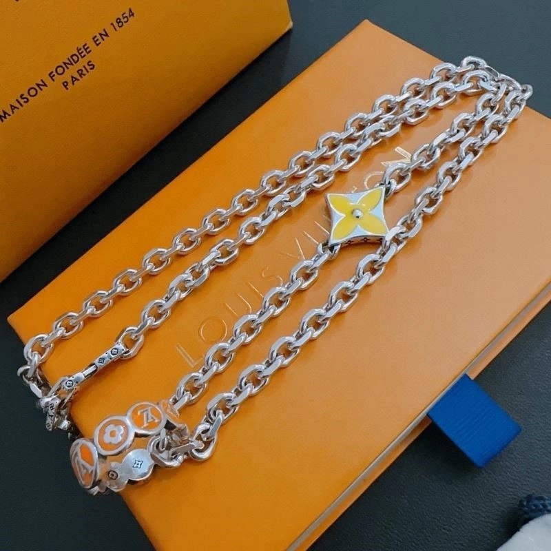 Top mirror Louis Vuitton Necklaces