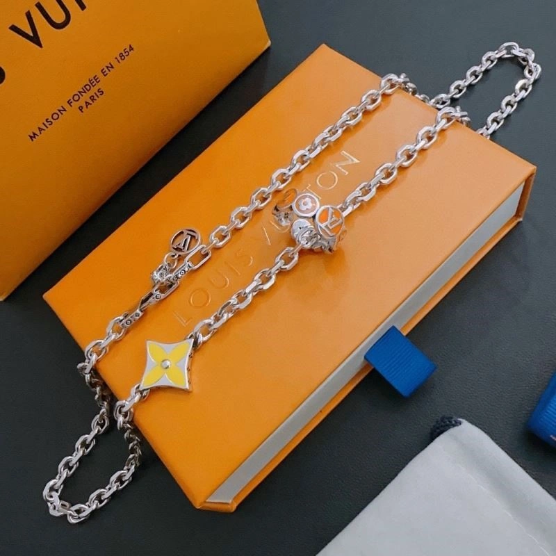 Top mirror Louis Vuitton Necklaces